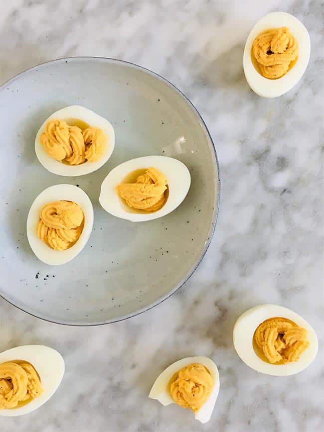 Feestelijk gevulde eieren recept voor ontbijt, brunch en borrel