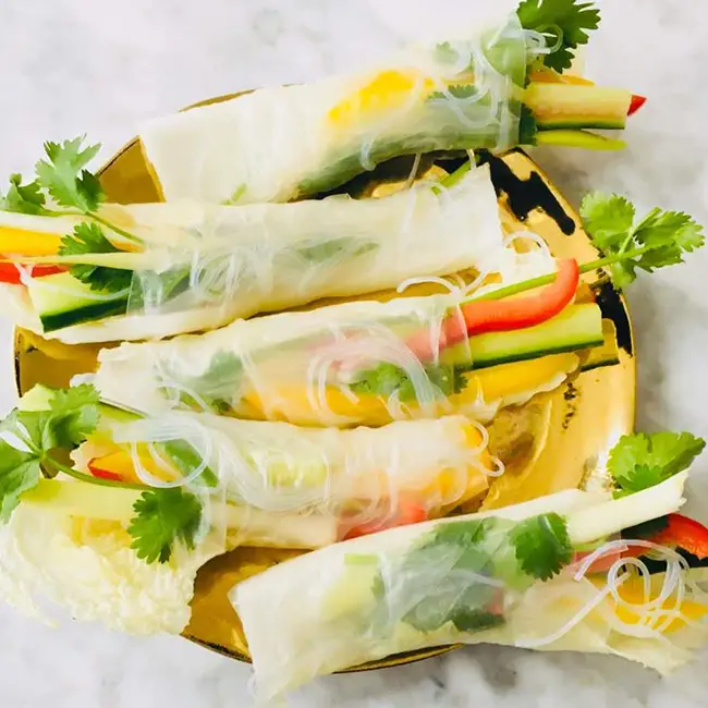 Springrolls recept met noedels, taugé, avocado en bosui