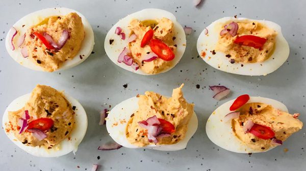 Herontdek de klassieke gevulde eieren met een pittige twist