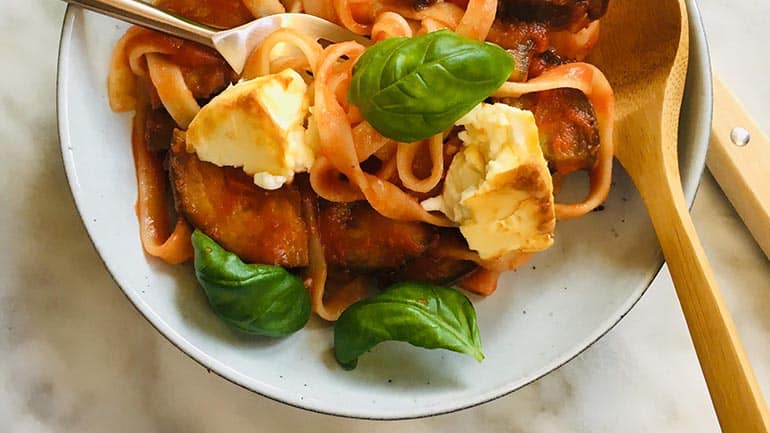 Pittige pasta met aubergine - Simpele Recepten