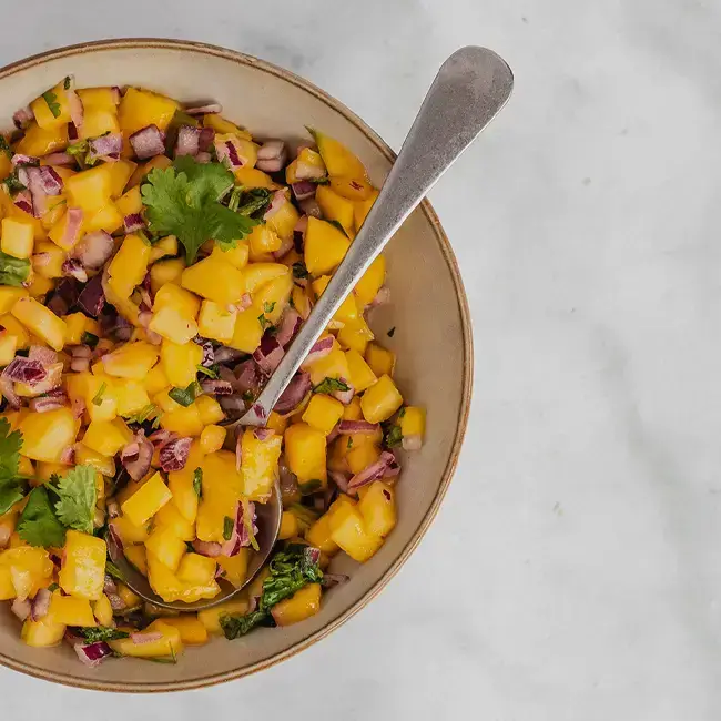 Mango salsa: makkelijk bijgerecht voor vis en nachos!